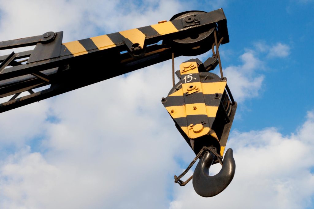 Best Heavy-Duty Hoists In Singapore For 2026 | Pollisum